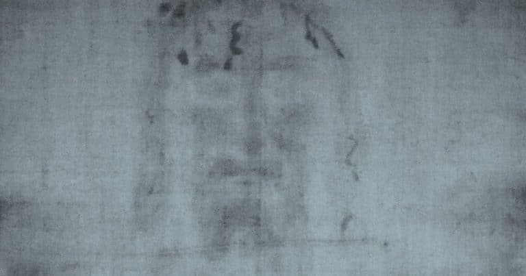 Rosto 'real' de Jesus Cristo é revelado por IA com base no Santo Sudário